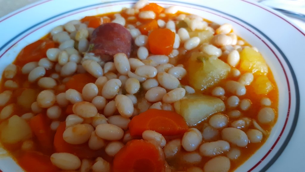 RECETA DE ALUBIAS CON CHORIZO